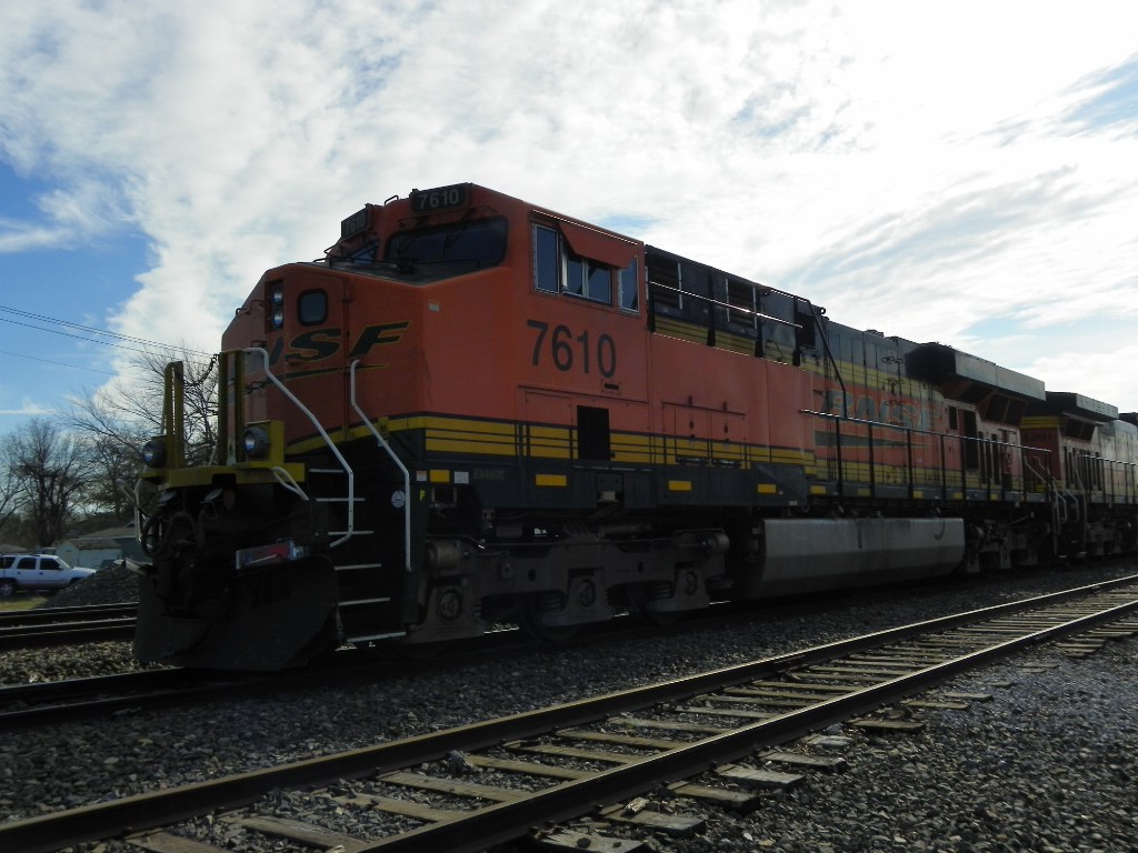 BNSF ES44DC 7610